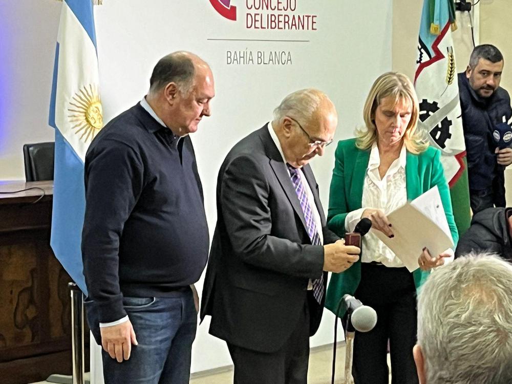 RADIO 10. RECONOCIMIENTO A NORMAN FERNÁNDEZ EN EL DÍA DEL PERIODISTA